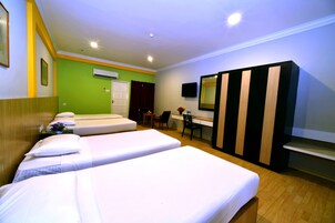 Quarto Quádruplo Deluxe | Cofre no quarto, secretária, quartos insonorizados, Wi-fi grátis