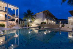 2 piscinas externas