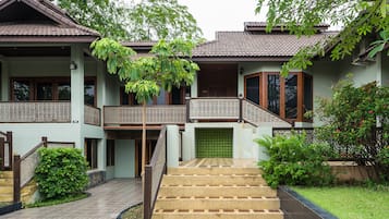 Quarto Familiar | Vista para o jardim