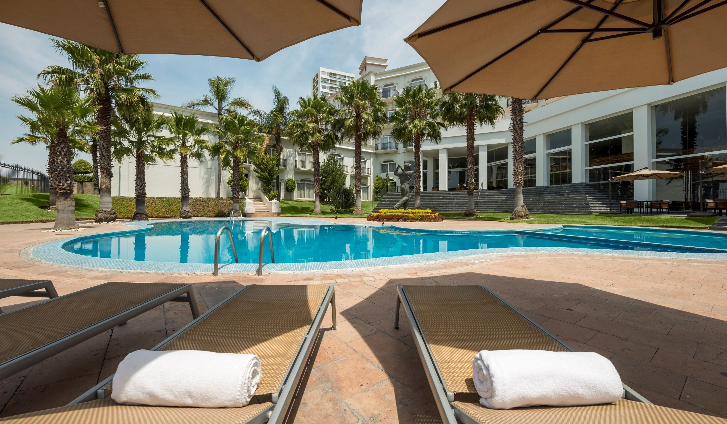 Piscina exterior, da(s) 8:00 à(s) 20:00, espreguiçadeiras 