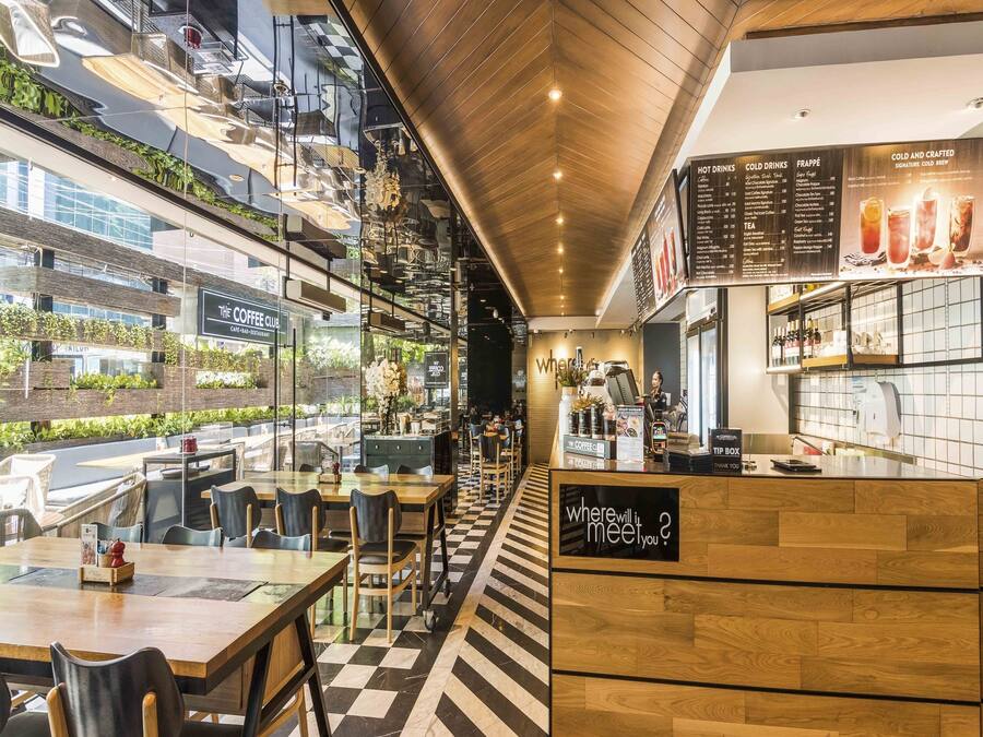 Café da manhã, almoço e jantar; local e internacional