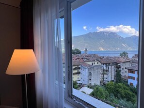 Quarto Duplo ou Twin, vista para o lago | Cofre no quarto, secretária, quartos insonorizados, Wi-fi grátis 