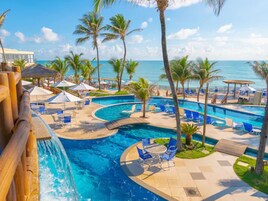 14 piscinas externas, guarda-sóis, espreguiçadeiras