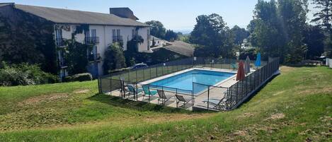 Piscina exterior sazonal