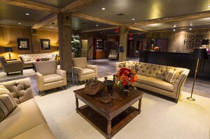 Área de estar no saguão