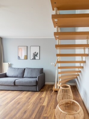 One-bedroom Duplex Suite XL with balcony | Sala | Smart TV