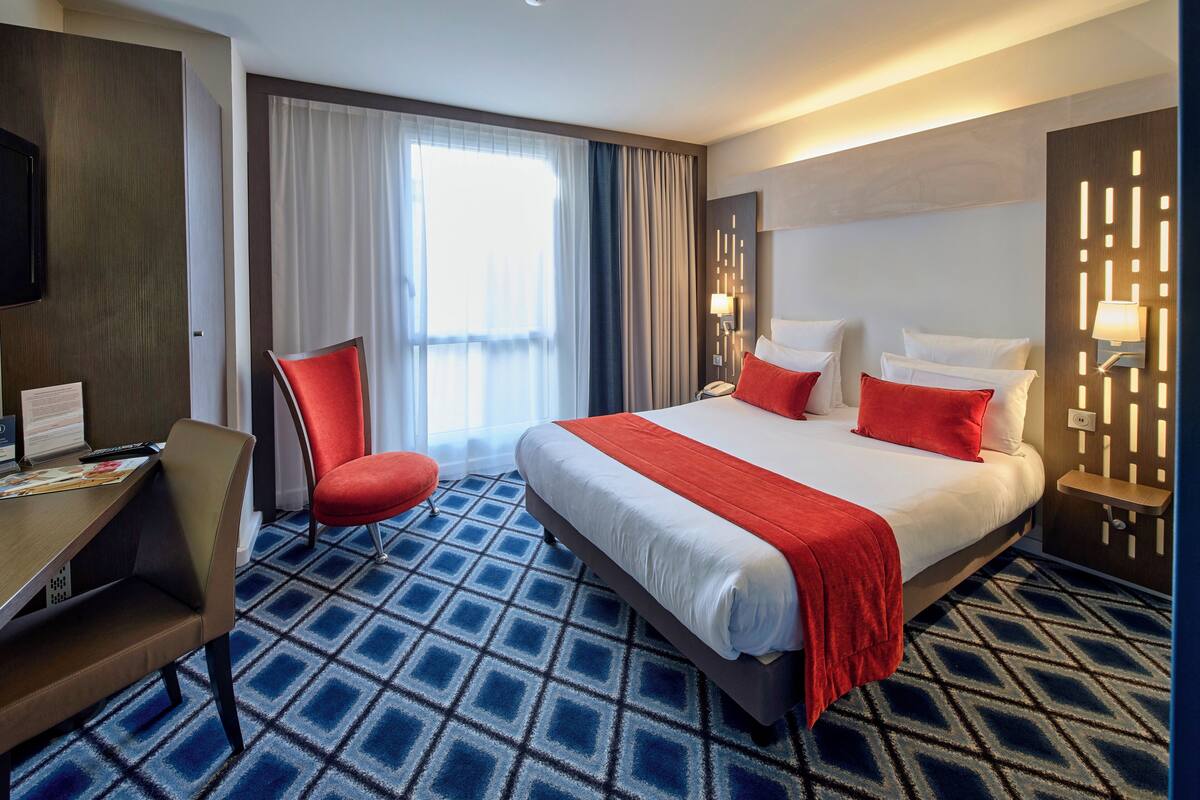 Quarto conforto, 1 cama de casal, acessível | Roupas de cama premium, frigobar, cofres nos quartos, escrivaninha