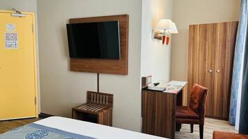 Quarto Duplo Standard | Minibar, cofre no quarto, secretária, quartos insonorizados