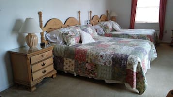 Quarto, 1 quarto (Country) | Com decoração personalizada, com mobília individualizada, secretária