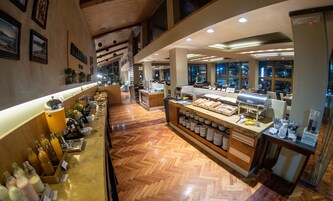 Pequenos-almoços, almoços e jantares servidos 