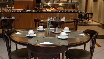 Pequeno-almoço tipo buffet diário incluído