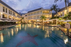 2 piscinas externas, guarda-sóis, espreguiçadeiras