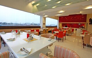 Pequeno-almoço tipo buffet diário (500 INR por pessoa) 