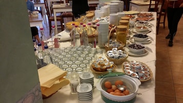 Café da manhã com buffet todos os dias mediante uma taxa