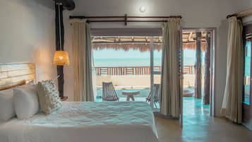 Suíte júnior, 2 camas de casal, vista para o oceano | 1 quarto, roupas de cama premium, cofres nos quartos