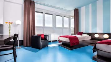 Apartamento, 2 quartos, terraço | Roupas de cama premium, cofres nos quartos, escrivaninha