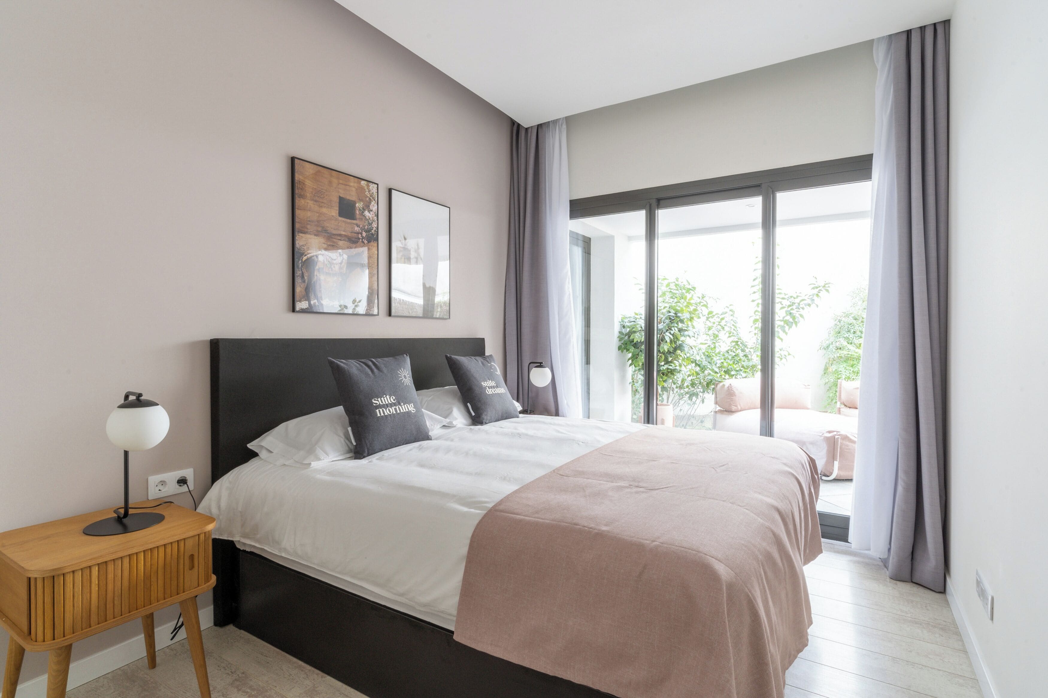 2-Bedroom Apt with terrace Ground Floor | 1 quarto, cofre no quarto, com decoração personalizada 