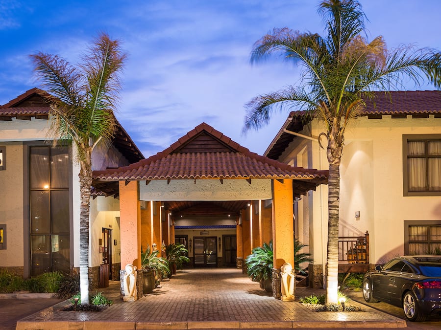 Fachada do alojamento (tarde/noite)