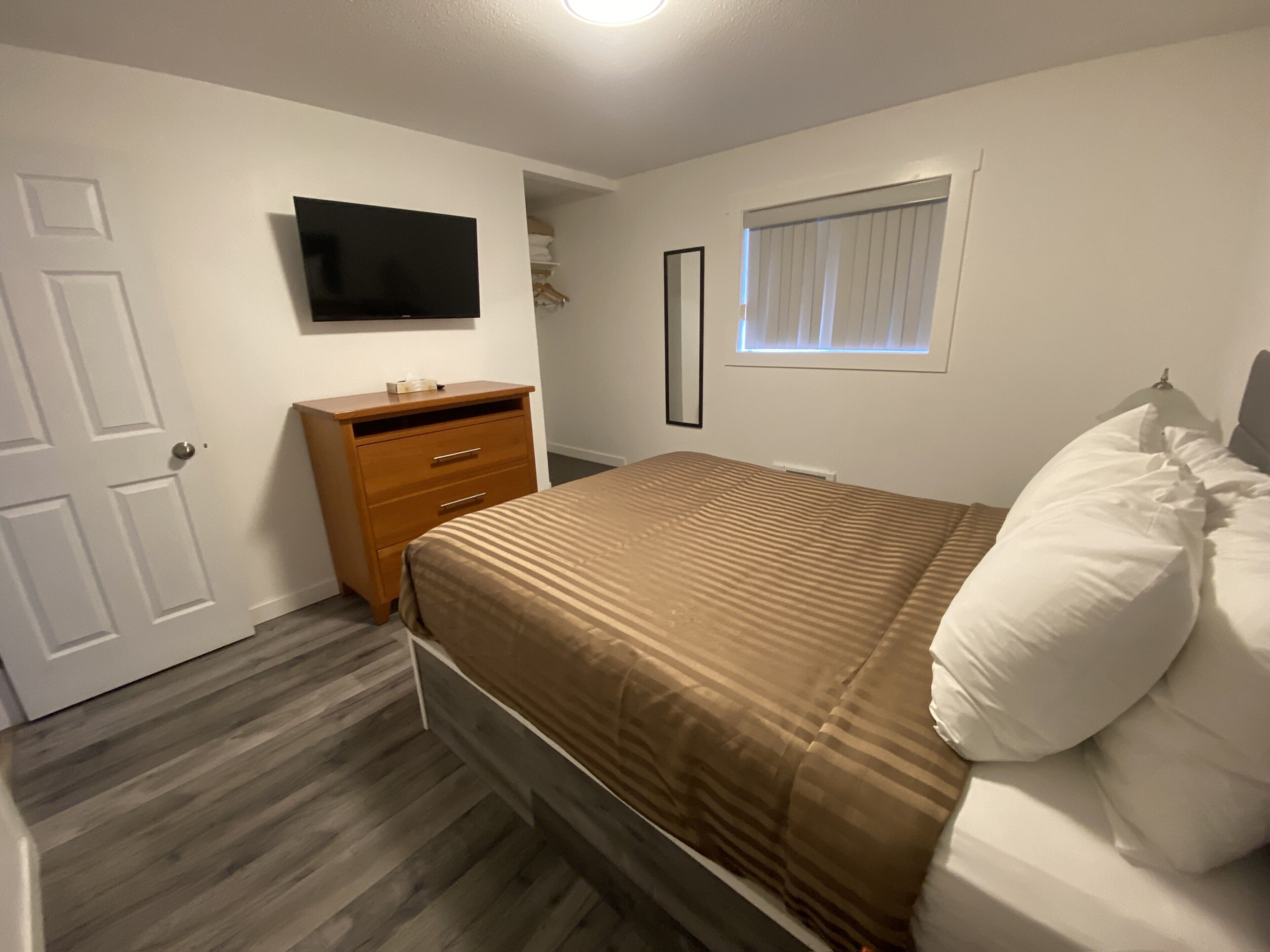 Riverside Resort Motel and Campground in Qualicum Beach: Find Hotel ...