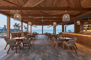 Bar junto à piscina
