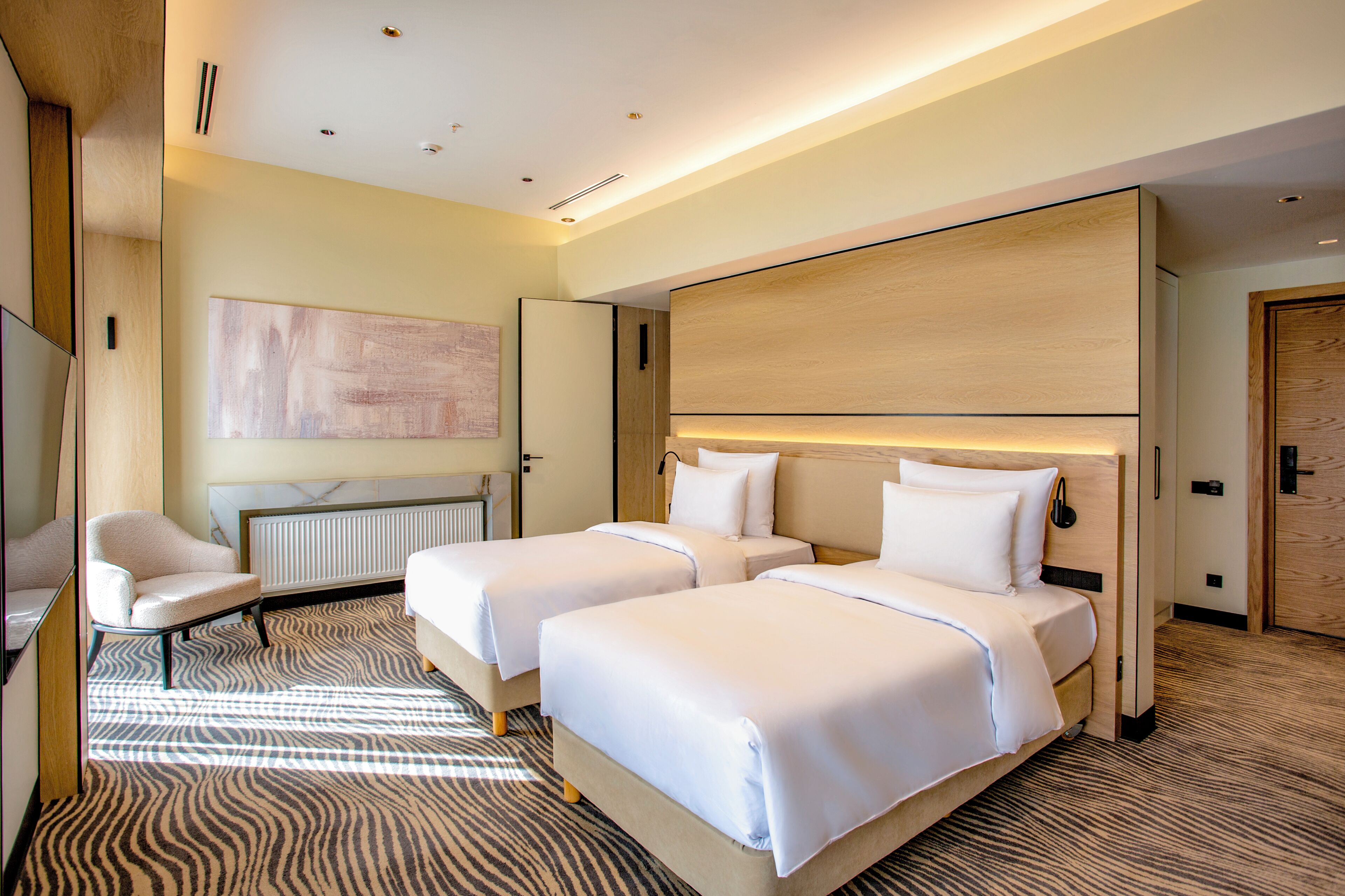 Quarto Twin Deluxe | Minibar, cofre no quarto, secretária 