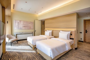 Quarto duplo luxo | Frigobar, cofres nos quartos, escrivaninha