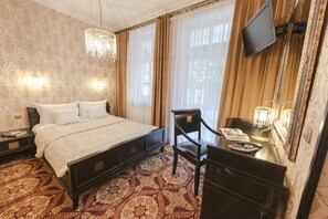 Quarto solteiro | Frigobar, cofres nos quartos, escrivaninha, berços grátis