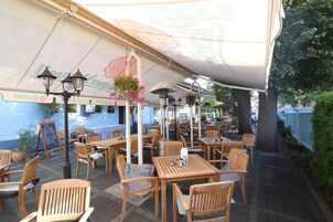 2 restaurantes, pequenos-almoços servidos, cozinha internacional 