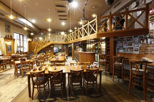 2 restaurantes, pequenos-almoços servidos, cozinha internacional 
