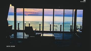 The Privilege Suite with Spectacular Sea View | Roupa de alta qualidade, edredões de penas