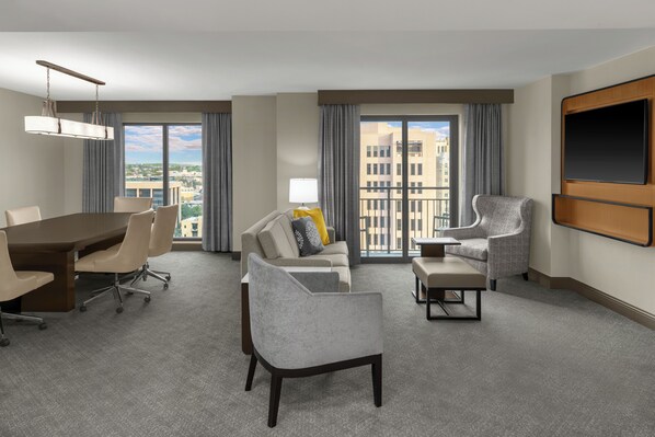 Suíte, 1 cama King | Roupas de cama antialérgicas, camas com colchões pillow-top