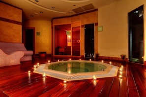 Sala(s) para tratamentos a casais, sauna, banheira de hidromassagem 
