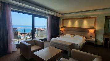 Estúdio, varanda, vista para o mar | Roupa de alta qualidade, camas de colchão pillowtop, minibar