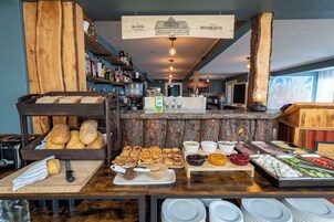 Café da manhã com buffet todos os dias (ISK 3490 por pessoa) 