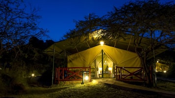 Tenda Standard | Secretária, Wi-fi grátis, roupa de cama fornecida