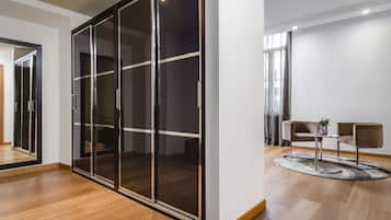 1 quarto, edredons de pluma, frigobar, cofres nos quartos