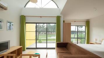 Apartamento (2 Guests) | Camas de colchão viscoelástico, cofre no quarto