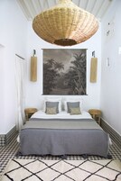 10 quartos, roupa de alta qualidade, edredões de penas, cofre no quarto 