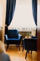 Quarto triplo clássico, 1 quarto, vista para o resort | Roupas de cama premium, frigobar, cofres nos quartos, cortinas blackout