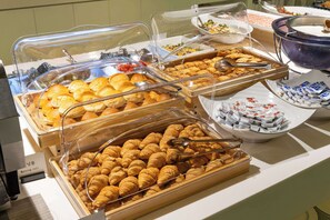 Pequeno-almoço tipo buffet diário (20000 KRW por pessoa)