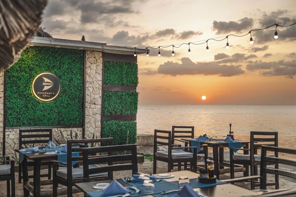 2 restaurantes, café da manhã, culinária internacional