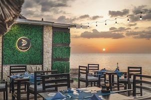 2 restaurantes, pequenos-almoços servidos, cozinha internacional