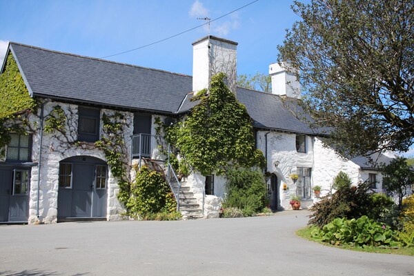 Dolgun Uchaf Guesthouse - Gwynedd