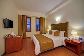Roupas de cama premium, frigobar, cofres nos quartos, escrivaninha