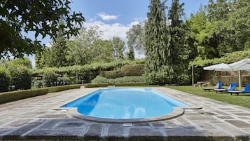 Piscina exterior sazonal