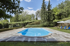 Piscina exterior sazonal 