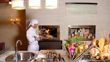 2 restaurantes, pequenos-almoços servidos, cozinha asiática