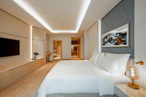 1 quarto, roupa de alta qualidade, cofre no quarto, secretária 