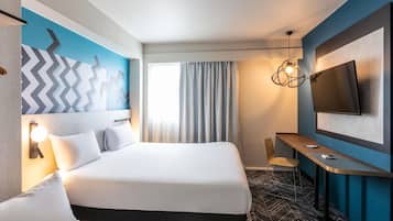 Quarto Superior, 1 cama queen-size e sofá-cama | Com decoração personalizada, com mobília individualizada, secretária