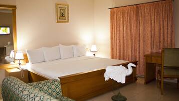 Quarto Duplo Executivo | Minibar, cofre no quarto, com mobília individualizada, secretária